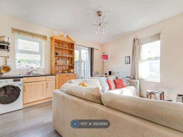 Horatio House, London SW19, 2 bed flat to rent, £2,200 pcm | PrimeLocation