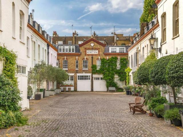 Horbury Mews, London W11 4 bed mews to rent £13,000 pcm £3,000 pw