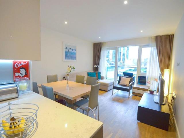 Horizon House, Battersea Reach, London SW18, 2 bed flat to rent, £2,800 pcm | PrimeLocation