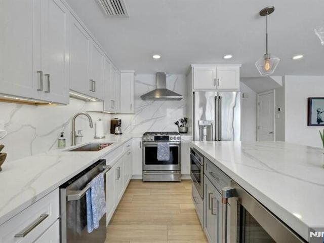 Horizon Rd Apt G, Fort Lee, Property For Sale