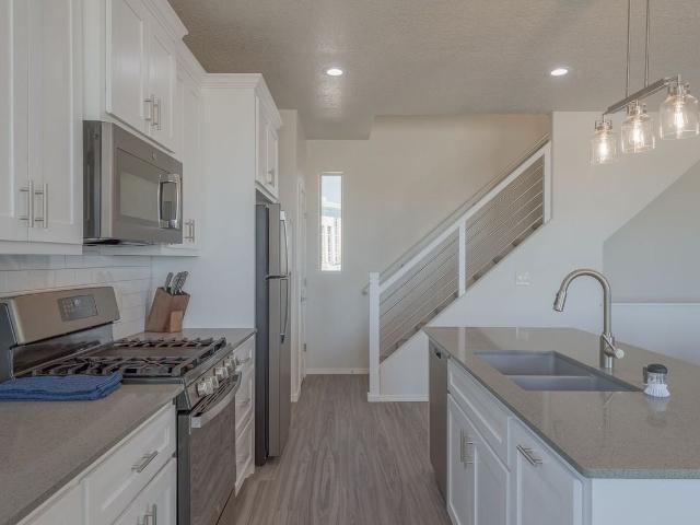 Horizon Village 3 Bedroom Apartment for Rent at 8801 Horizon Way Ne, Albuquerque, NM 87113 Wildflower Area
