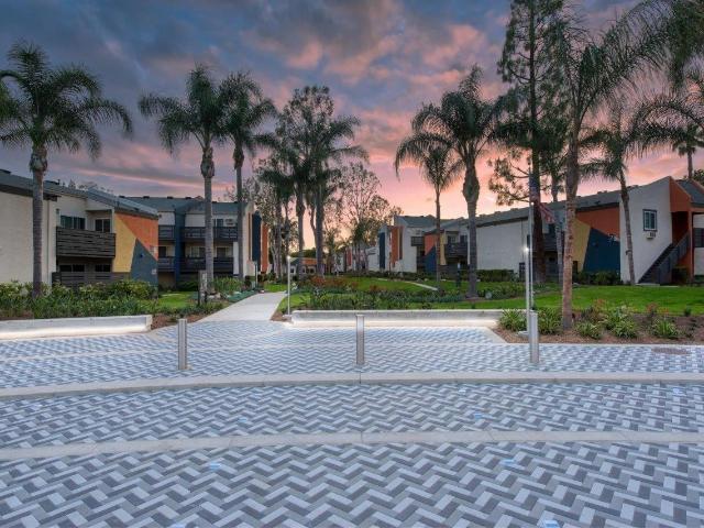 Horizon 2 Bedroom Apartment for Rent at 2414 N Tustin Ave, Santa Ana, CA 92705 Cabrillo Park