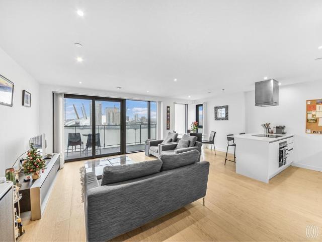 Horizons Tower, Yablsey Street, E14 3 bed apartment to rent £3,467 pcm £800 pw