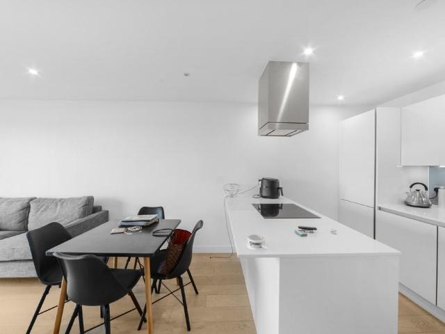 Horizons Tower, Yabsley Street, E14 1 bed apartment to rent £2,232 pcm £515 pw