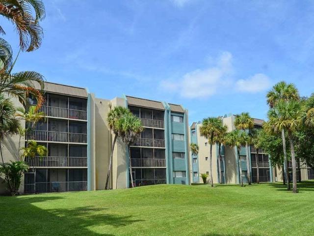 Horizons North 3 Bedroom Apartment for Rent at 665 Ives Dairy Rd, Ives Estates, FL 33179 California Club