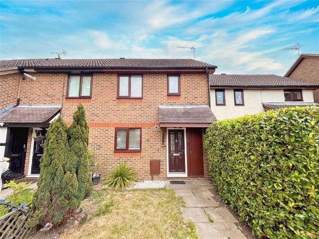 Horley, Surrey, RH6 3 bed terraced house to rent £1,900 pcm £438 pw