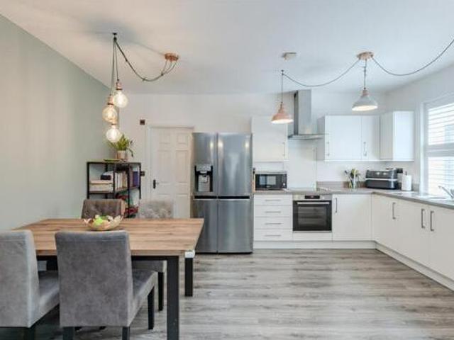 Horley Row, Horley, 3 Bedroom Semi detached