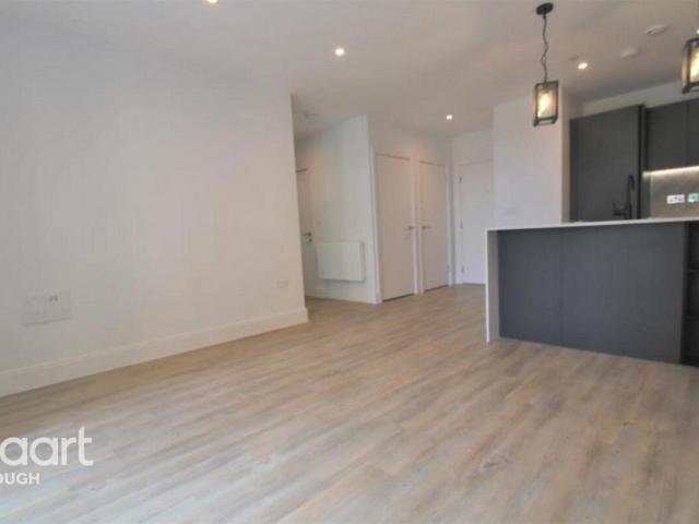 Horlicks Quarter, Slough 2 bed apartment to rent £1,600 pcm £369 pw