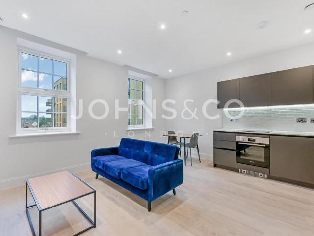Horlicks Quarter, Slough, London, SL1 1 bed apartment to rent £1,348 pcm £311 pw