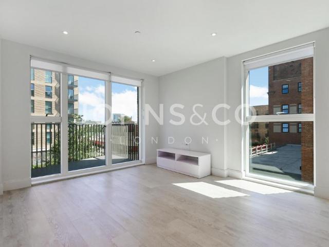 Horlicks Quarter, Slough, London, SL1 2 bed apartment to rent £1,699 pcm £392 pw