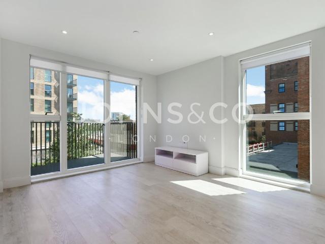 Horlicks Quarter, Slough, London SL1, 2 bed flat to rent, £1,700 pcm | PrimeLocation