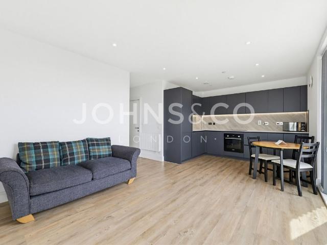 Horlicks Quarter, Slough, London SL1, 2 bed flat to rent, £1,900 pcm | PrimeLocation