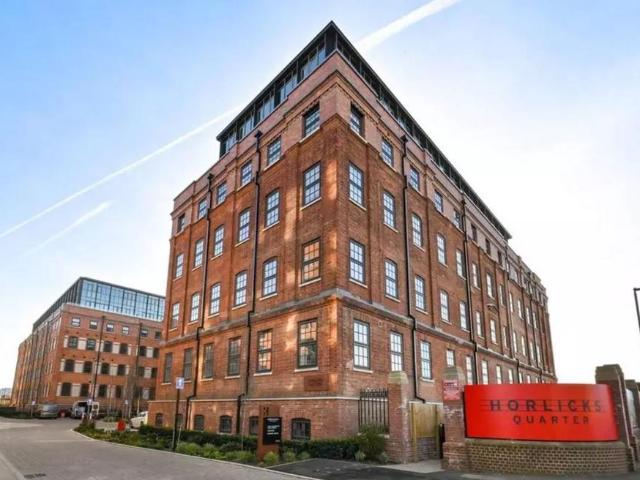 Horlicks Quarter, SLOUGH, SL1 2 bed apartment to rent £1,750 pcm £404 pw