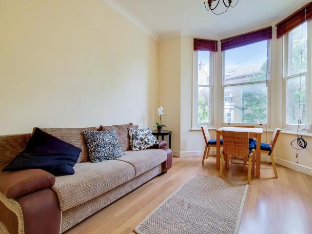 Hormead Road, London W9 2 bed flat to rent £1,950 pcm £450 pw