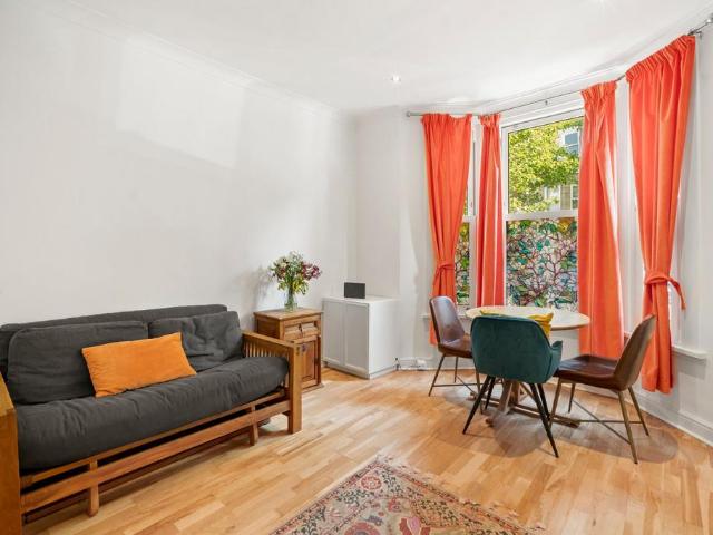 Hormead Road, Maida Vale, London 2 bed flat to rent £4,000 pcm £923 pw