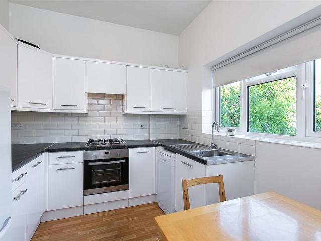Horn Lane Acton 2 bed flat to rent £1,872 pcm £432 pw
