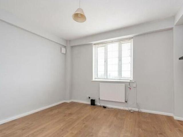 Horn Lane, Acton, Studio Flat For