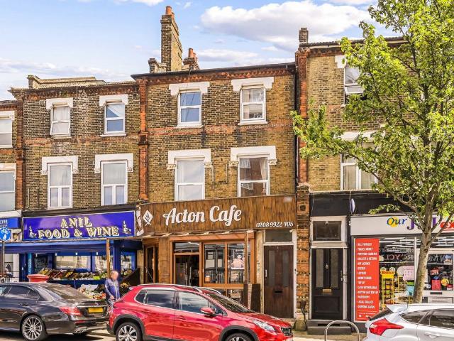 Horn Lane, Acton W3, 4 bed flat to rent, £3,500 pcm | PrimeLocation
