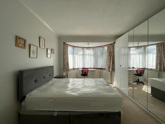 Horn Lane, Acton W3, Room to rent, £775 pcm | PrimeLocation