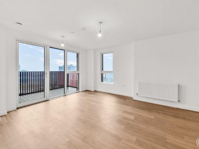 Horn Lane, London W3, 2 bed flat to rent, £2,650 pcm | PrimeLocation