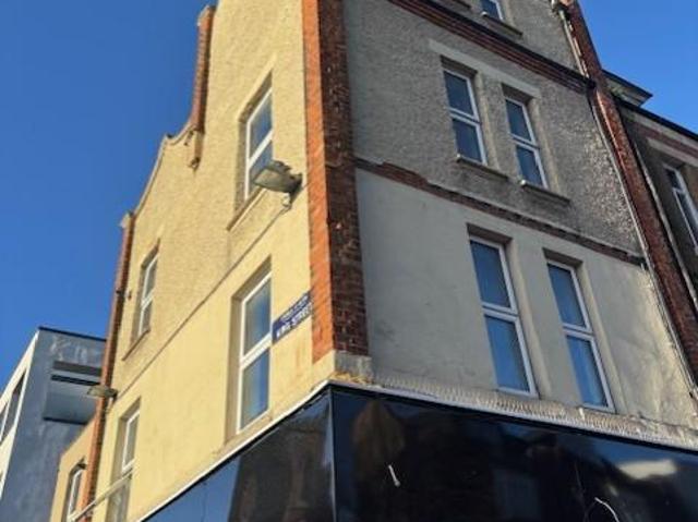Horn Lane, London W3 3 bed flat to rent £2,250 pcm £519 pw