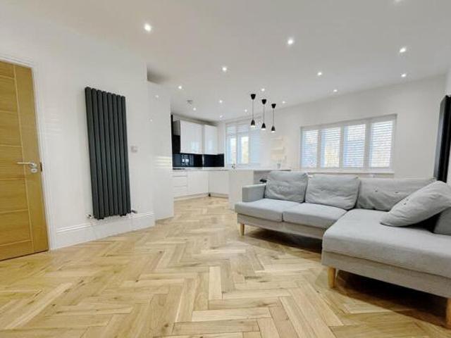 Horn Lane, London, 2 Bedroom Flat
