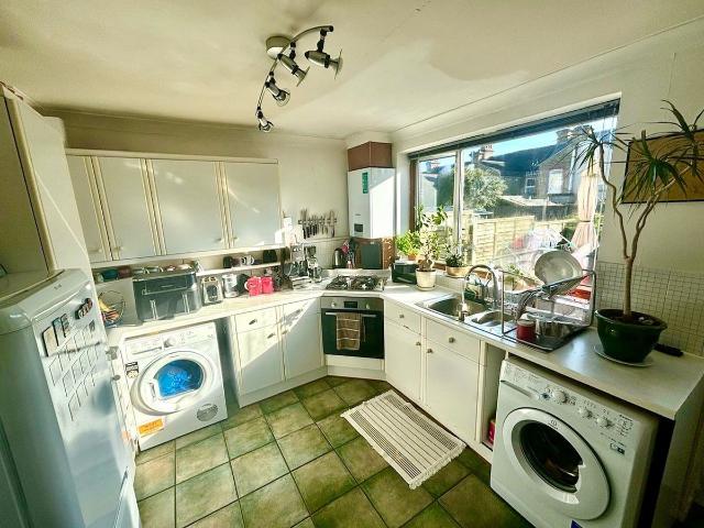 Horn Lane, Woodford Green IG8, 2 bed property to rent, £1,900 pcm | PrimeLocation