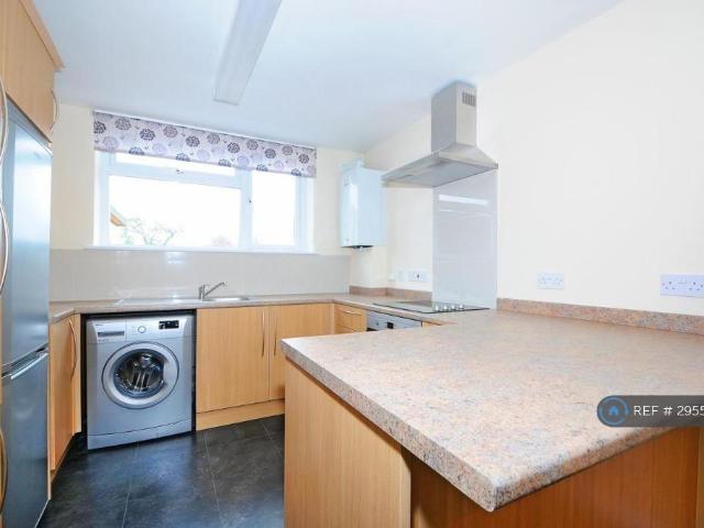 Horncastle Road, London, SE12 3 bed flat to rent £2,100 pcm £485 pw