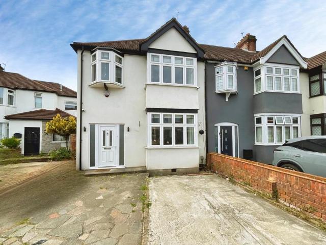 Hornchurch Road Hornchurch RM12 3 bed semi detached house to rent £2,495 pcm £576 pw