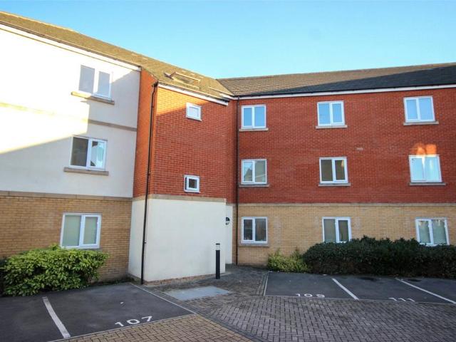 Hornbeam Close, Bradley Stoke. 2 bed apartment to rent £1,275 pcm £294 pw