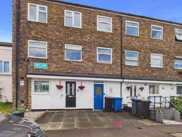 Hornbeams, Harlow CM20, 1 bed flat to rent, £1,100 pcm | PrimeLocation