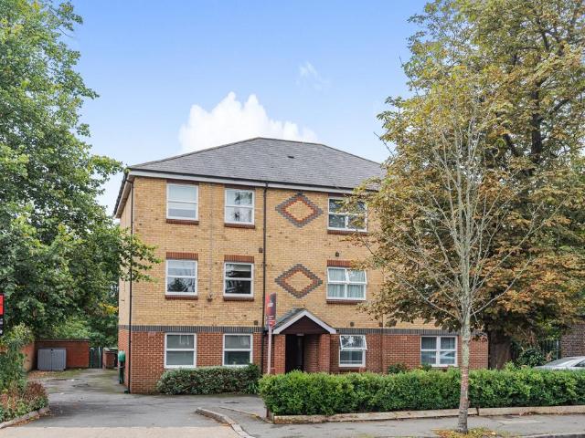 Horniman Drive London SE23 2 bed flat to rent £2,100 pcm £485 pw