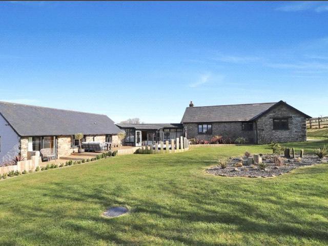 Horns Cross, Bideford, Devon, EX39 4 bed bungalow to rent £2,700 pcm £623 pw