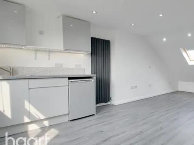 Horns Road, London, IG6 1BG, United Kingdom | Studio apartment for rent #140399564 | Rentberry