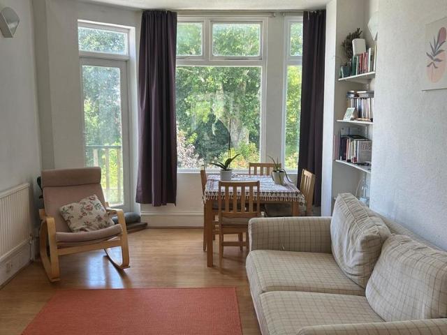 Hornsey Lane Gardens, Highgate, N6 2 bed flat to rent £2,297 pcm £530 pw
