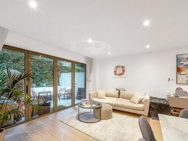 Hornsey Lane Gardens, London, 3 Bedroom End