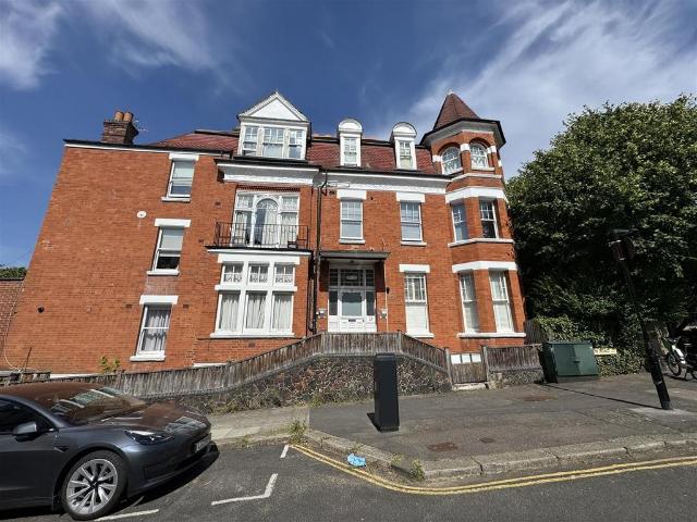 Hornsey Lane Gardens, London N6 1 bed flat to rent £2,350 pcm £542 pw