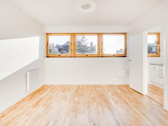 Hornsey Lane, Highgate, London N6, 1 bed flat to rent, £1,850 pcm | PrimeLocation