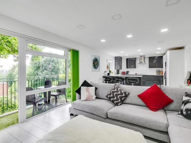 Hornsey Lane, Highgate N6, 2 bed flat to rent, £2,850 pcm | PrimeLocation