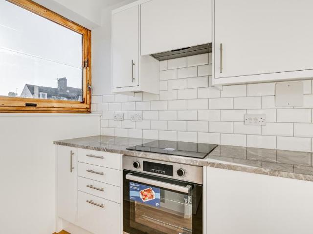 Hornsey Lane, London, N6 5LH 1 bed flat to rent £1,746 pcm £403 pw