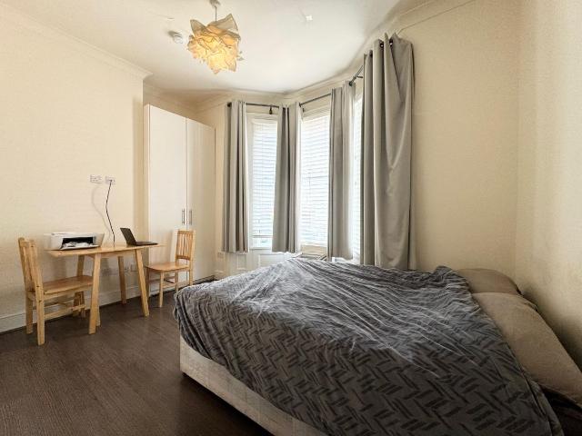 Hornsey Park Road, Hornsey N8, Studio to rent, £1,300 pcm | PrimeLocation