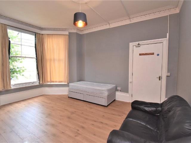Hornsey Rise Gardens, Archway, London N19, Room to rent, £800 pcm | PrimeLocation