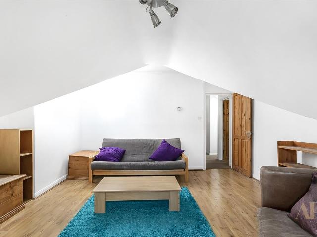 Hornsey Rise, London N19, 3 bed flat to rent, £3,100 pcm | PrimeLocation