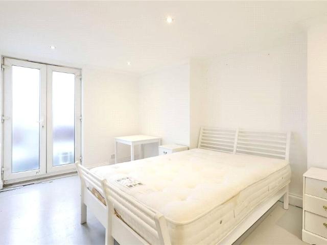 Hornsey Road, Crouch Hill, Islington, London N19, 3 bed flat to rent, £3,000 pcm | PrimeLocation