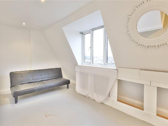 Hornsey Road, Islington, London N19, 3 bed flat to rent, £2,700 pcm | PrimeLocation