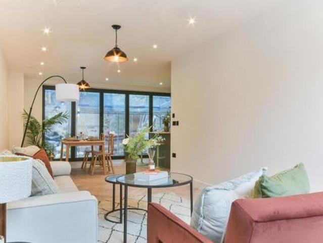 Hornsey Road, London, Studio Flat For