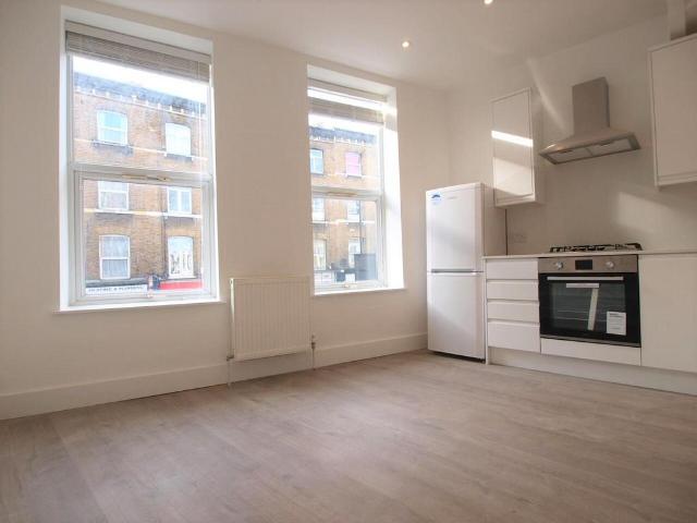 Hornsey Road, London 2 bed flat to rent £2,000 pcm £462 pw