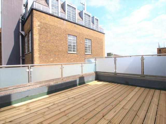Hornsey Road, London 3 bed flat to rent £3,250 pcm £750 pw