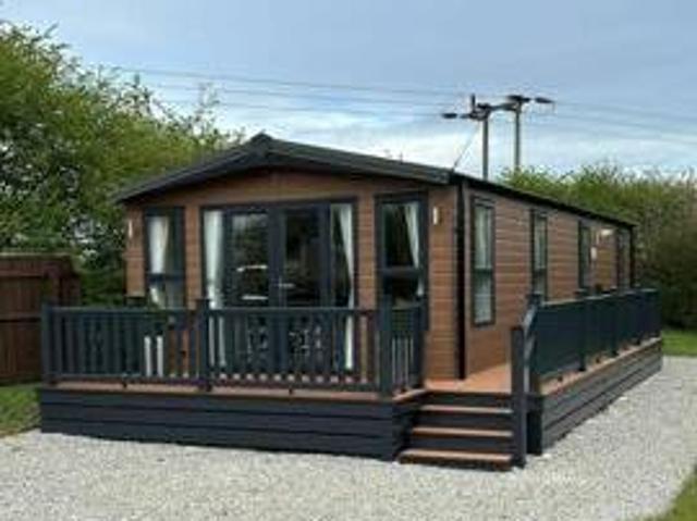 Hornsea Road, Great Hatfield, 2 Bedroom Lodge