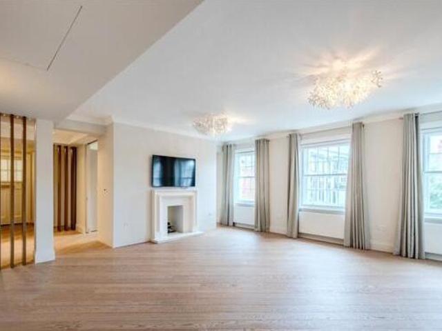 Hornton Court, Kensington High Street, 3 Bedroom Apartment